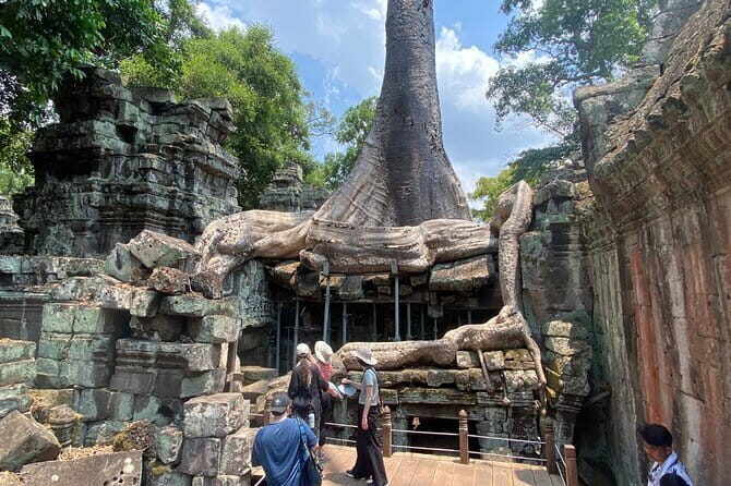 Angkor Wat Full Day Shared Tour with Guide - Practical Aspects of the Tour