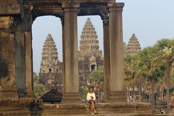 Angkor Wat Full Day Tour - Day 2: Visiting Surrounding Temples