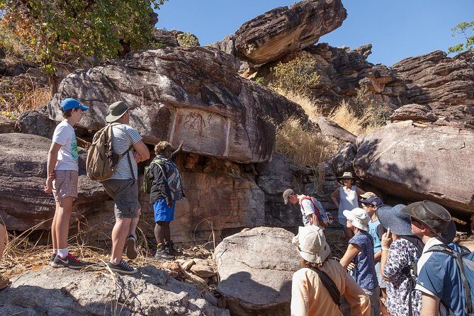 Arnhem Land Yingana Injalak Hill Full Day Tour from Darwin - The Experience of the Guides