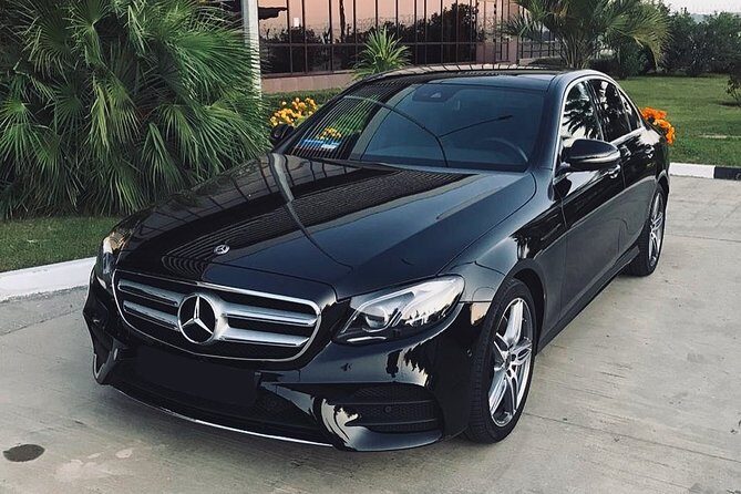 Arrival Private Transfer from Auckland Airport AKL to Auckland in Business Car - A Detailed Look at the Experience