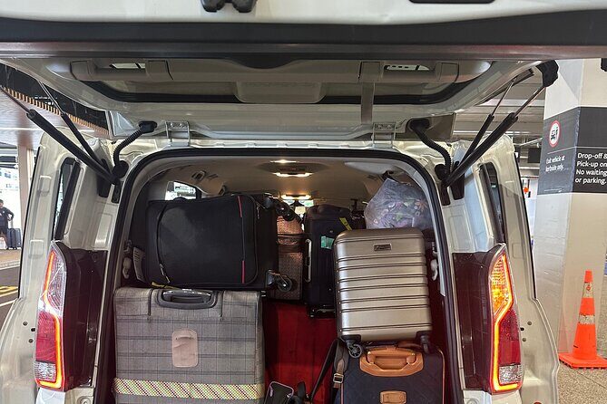 Auckland Downtown Hotel Transfers to/from Cruise Ship in Minivan - What to Expect During Your Transfer