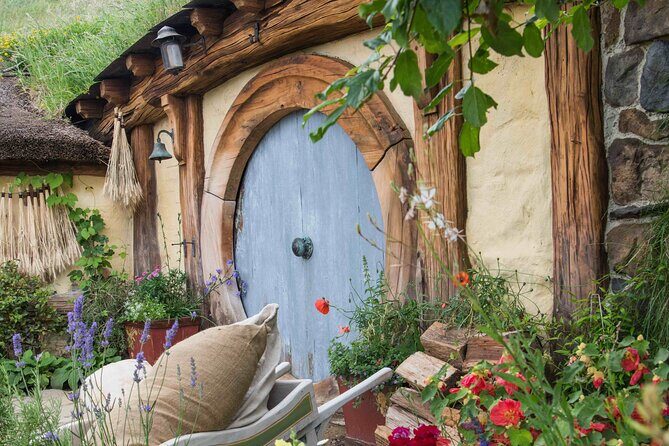 Auckland Private Hobbiton Movie Set and Waitomo Caves Day Tour - Detailed Breakdown of the Itinerary