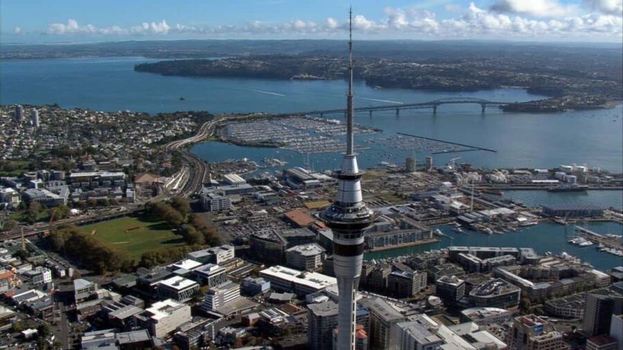 Auckland: Scenic City Discovery Half-Day Tour - Getting Started: From City to Scenic Shores