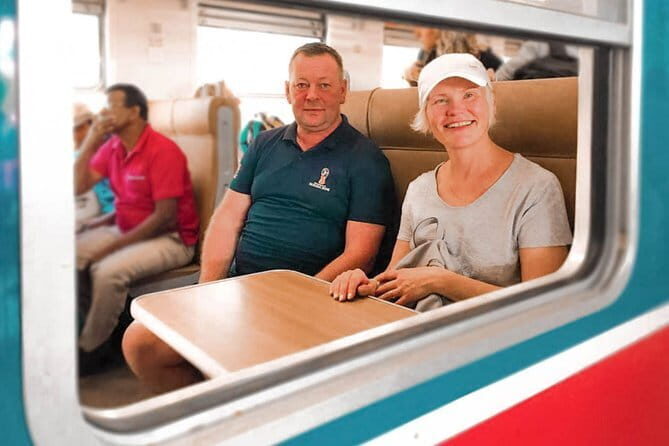Badulla to Colombo train ride on (Train No: 1002 "Denuwara Menike") - Booking and Seating: Making Your Journey Comfortable