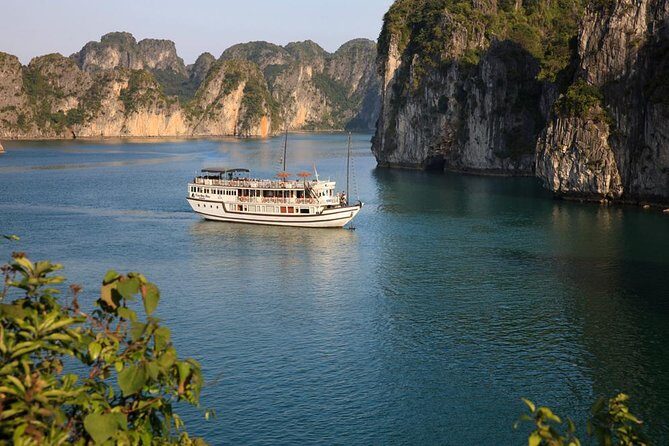 Bai Tu Long bay Boutique Cruise 2D/1N: Kayaking & swimming at pristine places - A Detailed Look at the Bai Tu Long Bay Boutique Cruise Experience