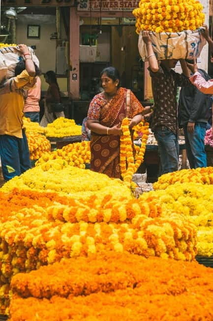 Bangalore Morning Soul Tour: Flower Market, Lalbagh & ISKCON - The KR Flower Market: Colors and Fragrances in the Dawn