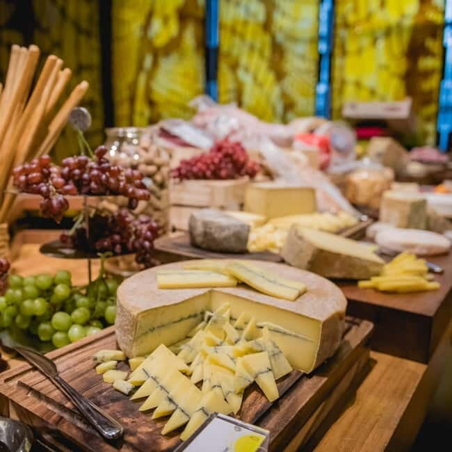 Bangkok: Brunch with Live Beats & Free-Flow at W Bangkok - The Atmosphere and Entertainment