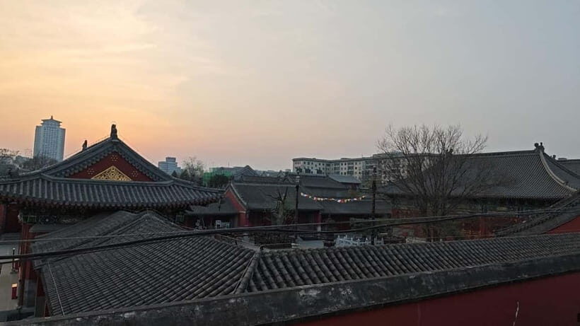 Beijing: 2.5-Hour Walking Tour of Historic Landmarks - Visiting the White Pagoda and Imperial Temples