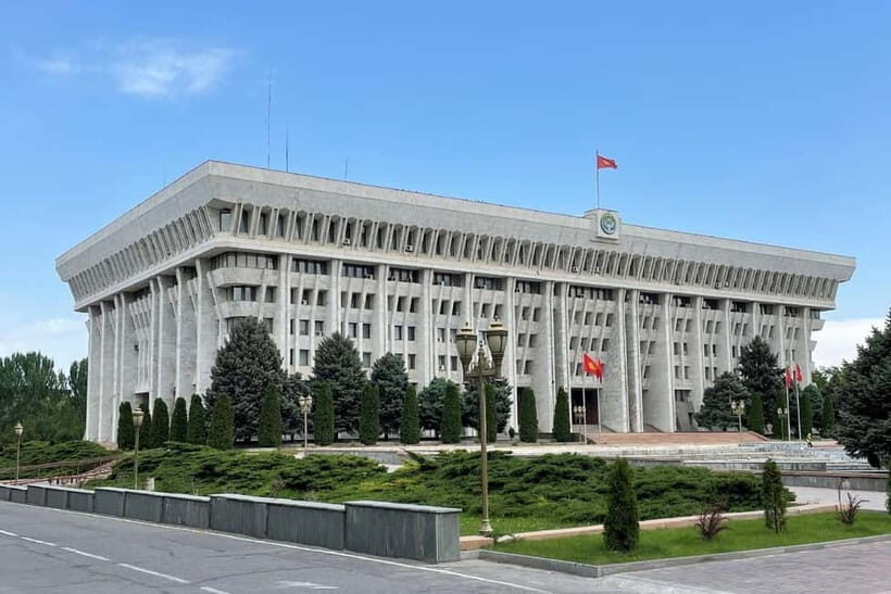 Bishkek: Private City Tour with Local Guide & Snacks - The State History Museum and Victory Square