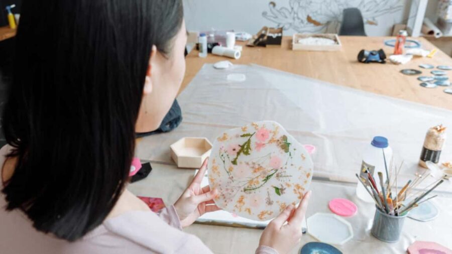 Brisbane: Resin Art Classes - Cheeseboards & Coasters - What You Can Expect: From Start to Finish