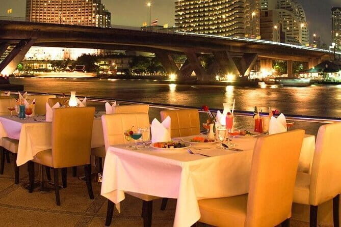 Chao Phraya Princess Bangkok Dinner Cruise - Live Music and Atmosphere