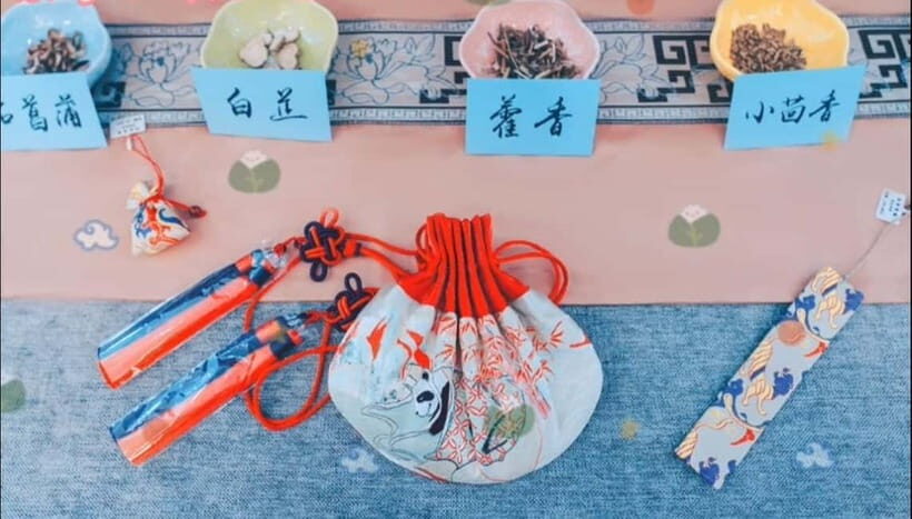 Chengdu: Traditional Handicrafts Workshop with Tea Break - Meeting Point and Practicalities
