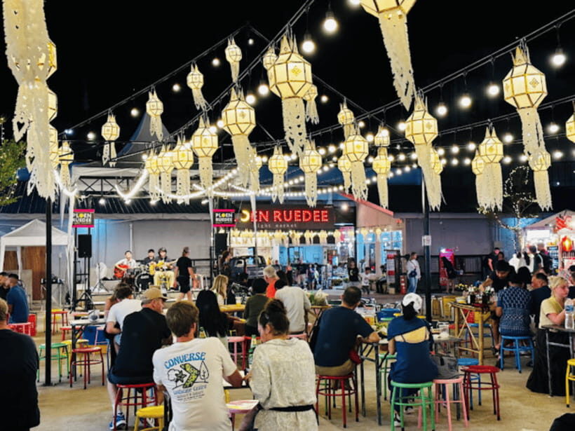 Chiang Mai: Ladyboy Cabaret Show with Dinner and Drinks - Evaluating the Value