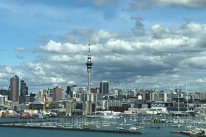 "City of Sails" highlights - private tour with German tour guide - What is the value of this tour?