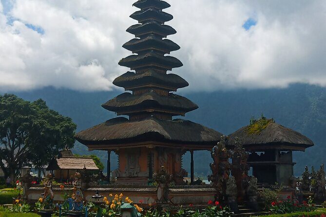 Costumize trip Sekumpul Waterfall,Wanagiri Hill Hidden & Handara Gate Heaven - A Deep Dive into the Itinerary