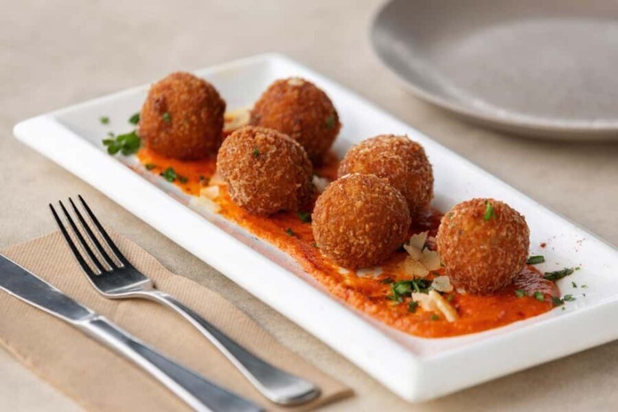Darwin: 4-Course Dining Experience with Sparkling Wine - The Dining Atmosphere and Location