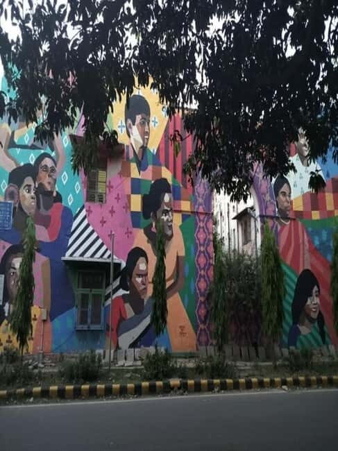 Delhi: Lodhi Street Art Tour with Khan Market & Food Tasting - Why This Tour Works