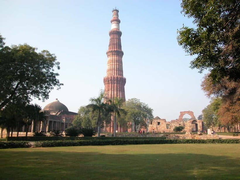 Delhi: Private Full-Day City Tour of Old and New Delhi - Authentic Experiences and Local Flavor