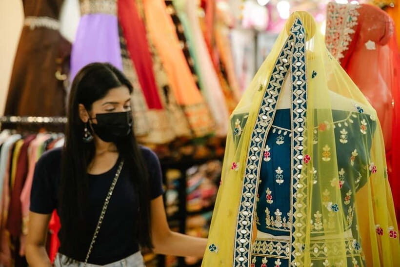 Delhi: Private Half-Day Shopping Tour with Guide & Transfers - Who is this tour best suited for?