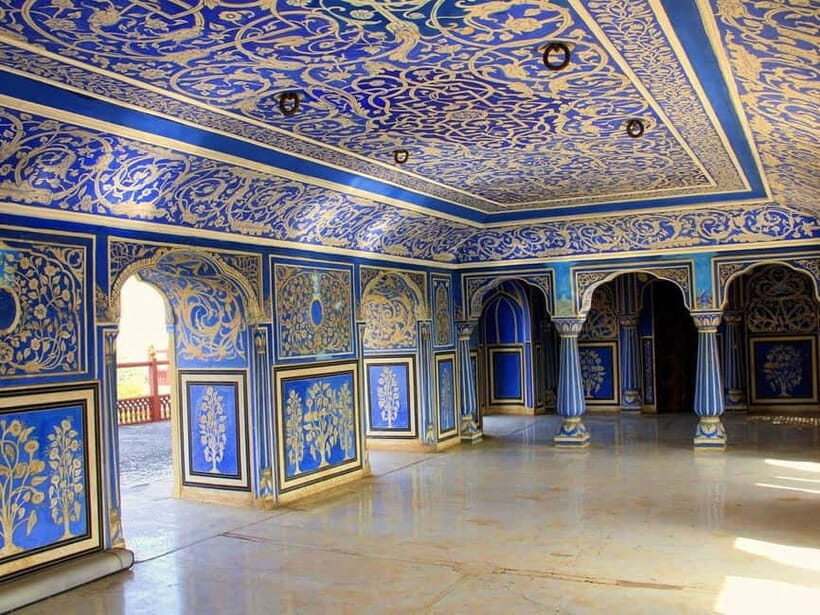 Delhi: Sameday Jaipur city Tour by car - Amber Fort: A Majestic Welcome
