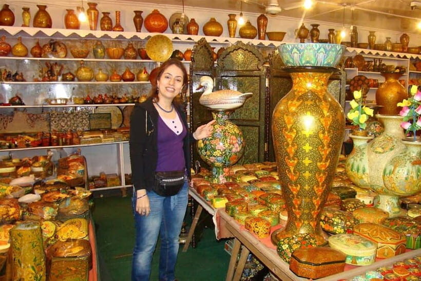 Delhi -State Emporiums Experience the vibrant Tapestry - Who Will Enjoy This Tour?