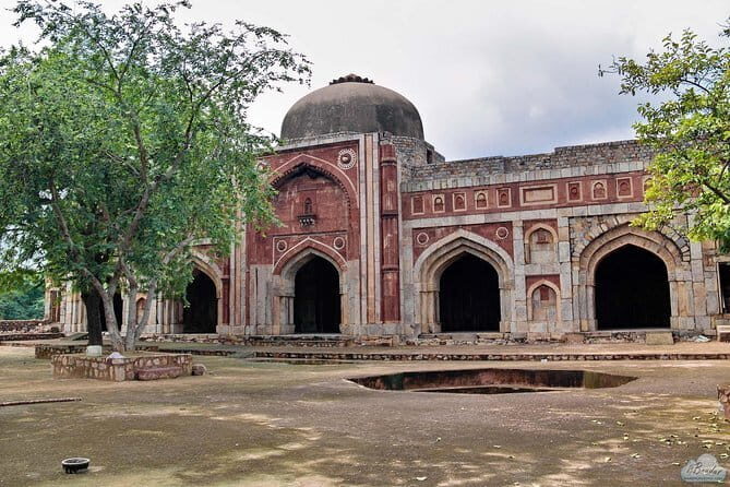 Dellhi Ghost forts & Horror spots - Authentic Stories and Reviewer Insights