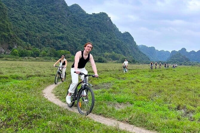 Explore Cat Ba, Lan Ha Bay with 5-Star Day Cruise from Hanoi - Cruising into Lan Ha Bay and Cai Beo Village
