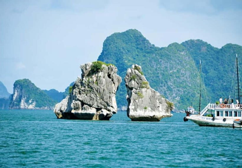 Explore Halong Bay 4 hours with Scenic Cruise, Kayak, Cave - Key Points