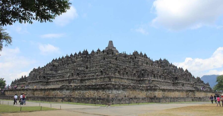 Explore Yogyakarta: Private Transportation with Tour Pick-Up - Detailed Breakdown of the Tour Experience