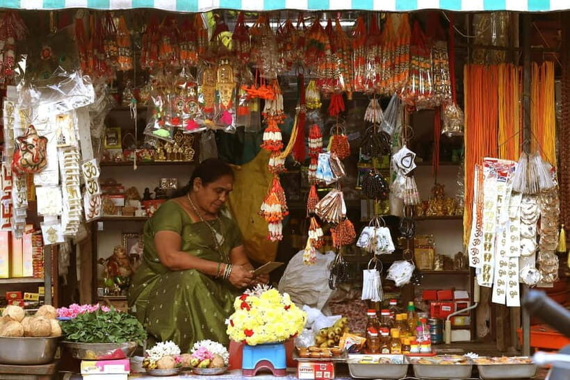 Exploring Chennai Bustling Markets: Guided Tour by Foot - Exploring the Market Areas