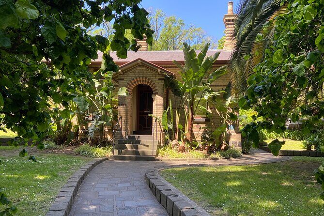 Fitzroy & Treasury Gardens Melbourne Walking Tour - What the Tour Includes and Excludes