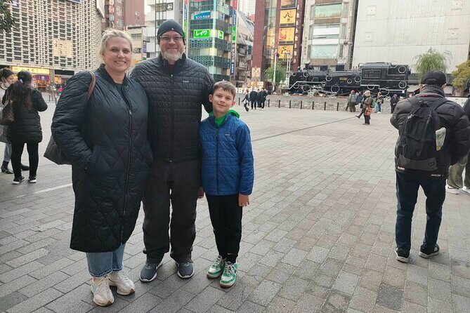 Food and Hidden Gems Tour in Shimbashi with a Private Local Guide - The Guide and Group Dynamics