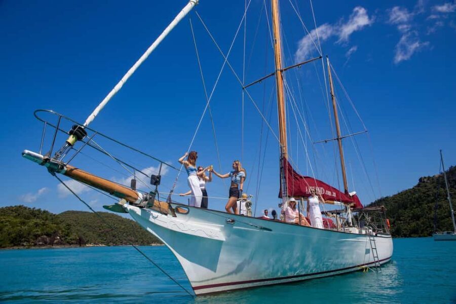 From Airlie Beach: Hook Island Cultural Tour, Sail & Snorkel - Sailing in Style: Navigating the Whitsundays