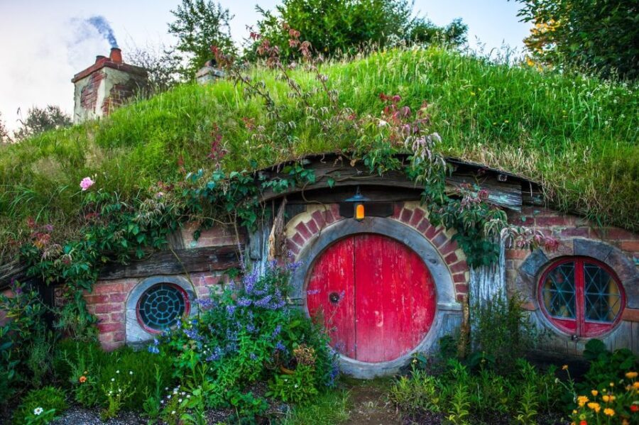 From Auckland: Hobbiton Movie Set Full-Day Small-Group Trip - Key Points