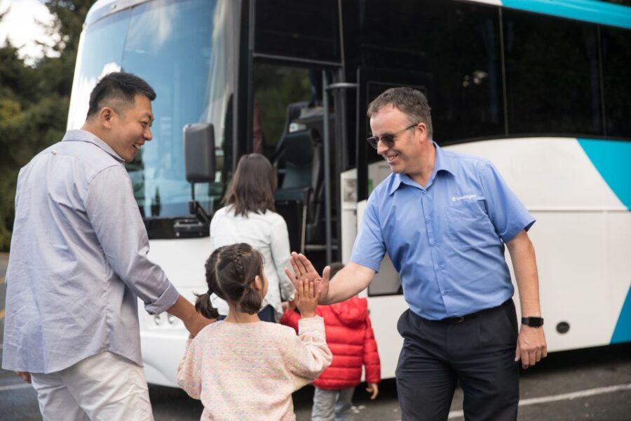 From Auckland: Waitomo & Hobbiton Bus Tour with Lunch - What Travelers Say
