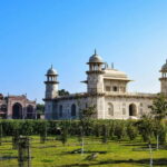 From Delhi: Agra Private Tour with Fast Entry to Taj mahal - Exploring the Surroundings and Other Key Sites