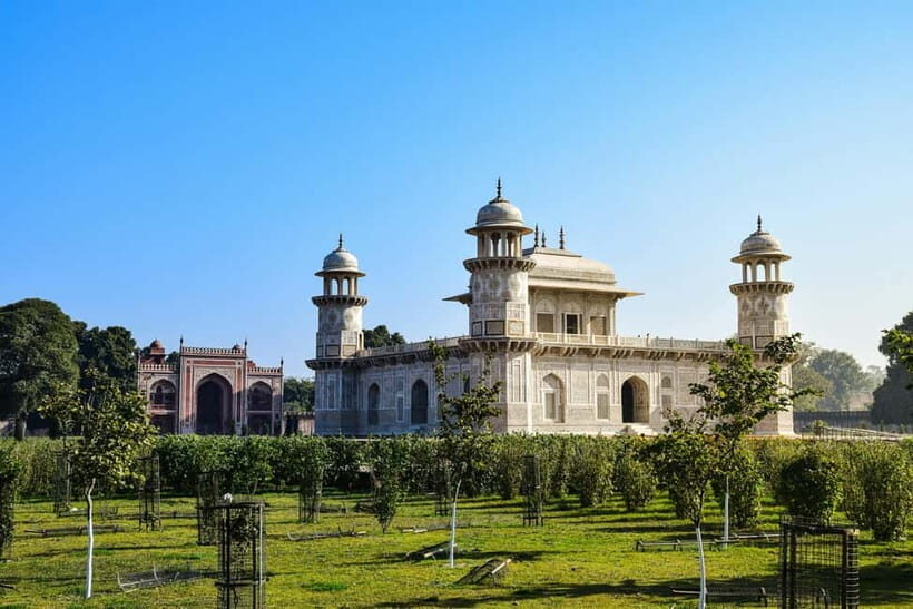 From Delhi: Agra Private Tour with Fast Entry to Taj mahal - Exploring the Surroundings and Other Key Sites