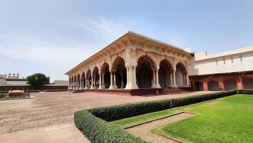 From Delhi: All-Inclusive Taj Mahal & Mathura Vrindavan Tour - The Experience of the Guide and Transportation