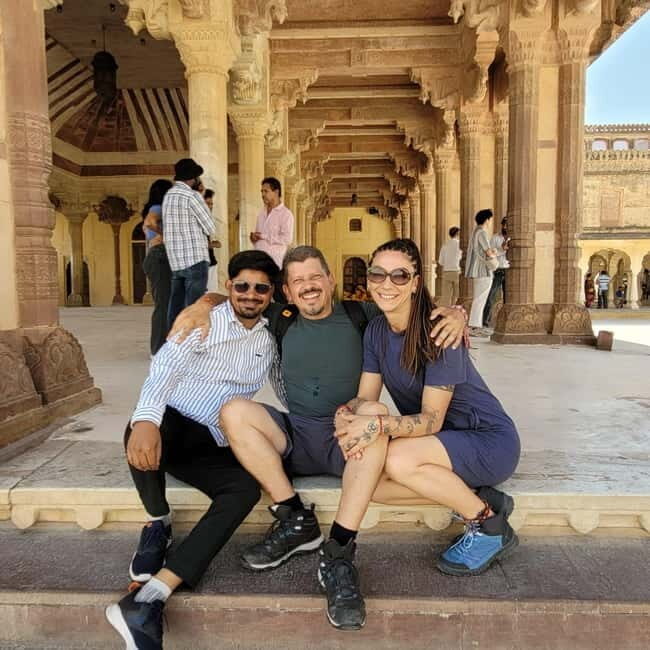 From Delhi: Jaipur Day Trip with Amber Fort & City Tour - Practical Details and Tips