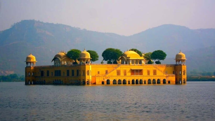 From Delhi: Overnight Jaipur Private Guided Tour - Day 2: Exploring Jaipur’s Forts and Water Palaces