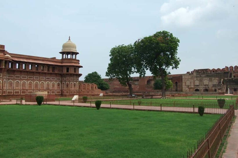 From Delhi: Taj Mahal & Agra City Tour by Car -All Inclusive - First Stop: The Taj Mahal
