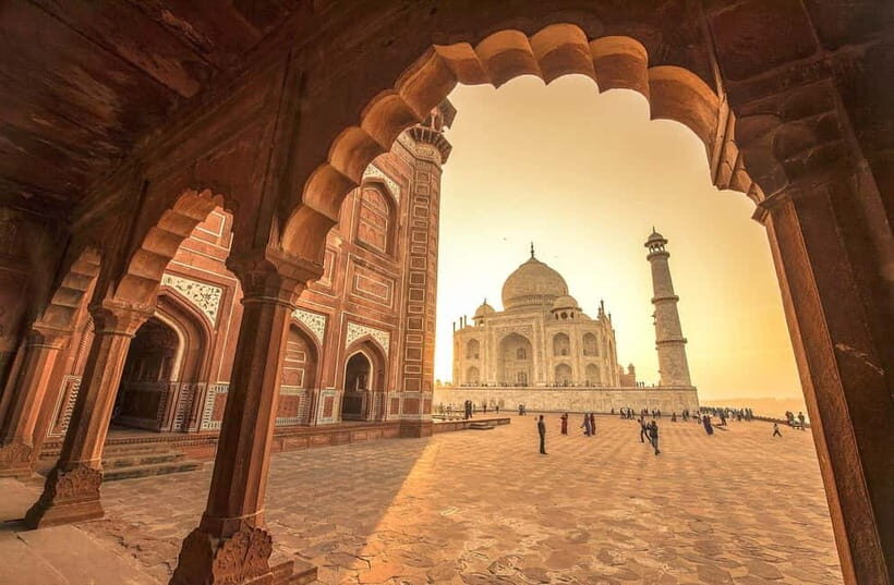 From Delhi: Taj Mahal & Agra Fort Tour by Car with 5* Lunch - Visiting the Taj Mahal