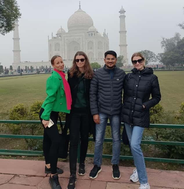 From Delhi: Taj Mahal & Agra With Fatehpur Sikri Day Tour - Visiting the Taj Mahal: The Crown Jewel
