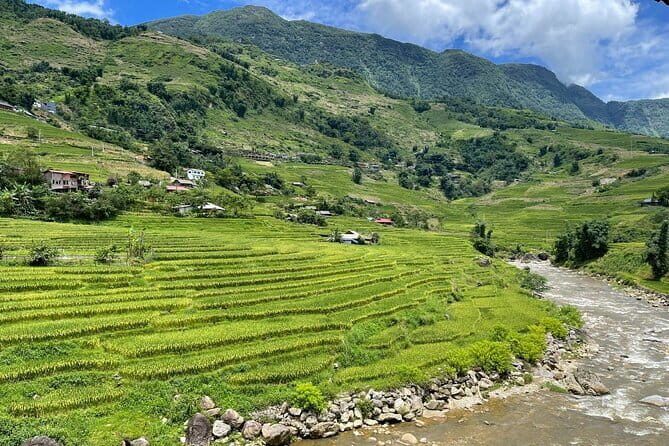 From Hanoi: 2-Day Sa Pa Ethnic Homestay Tour with Trekking - First Day: Arrival and Trekking in Y Linh Ho and Lao Chai