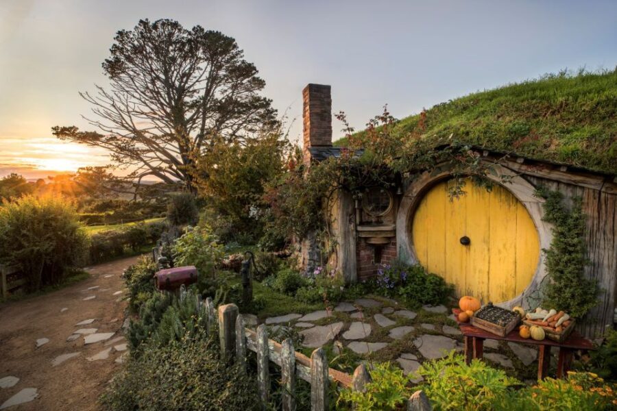 From Rotorua: Hobbiton Movie Set Tour with Festive Lunch - Exploring the Hobbiton Movie Set from Rotorua