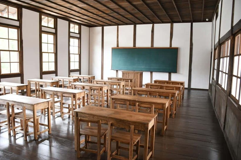 Fukiya: Bicchu Fukiya Virtual Tour with XR Glasses - Inside the Historic Schoolhouse