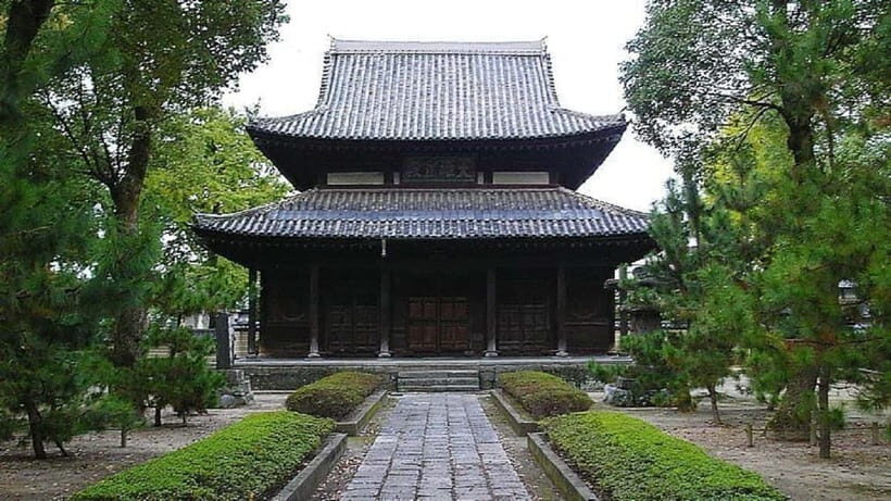 Fukuoka: Unforgettable Customizable Walking Tour Guide - What to Expect from the Tour