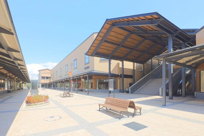 Gotemba Premium Outlets and Konohana no Yu Private Tour - Transportation & Guide Support