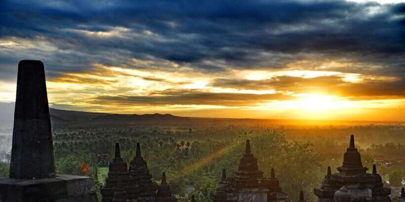 Guaranteed Borobudur Climb, Prambanan, and Entry Tickets - Exploring the Temples: What You Can Expect