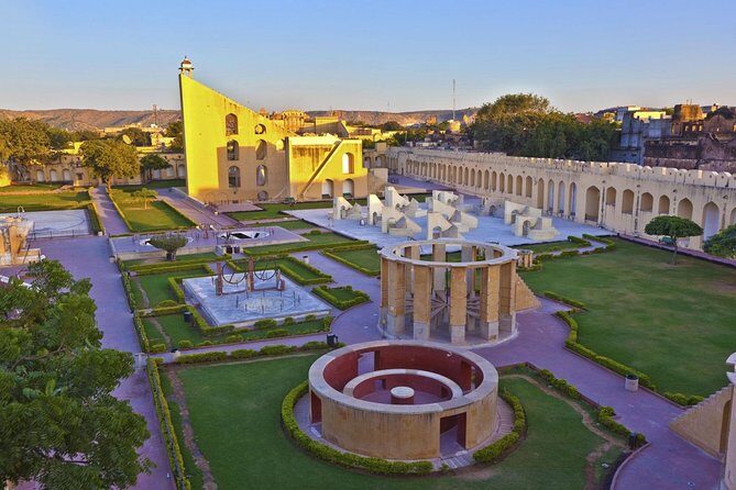 Guided Same Day Jaipur City Tour From New Delhi With Lunch & Tickets - The Experience in Practice